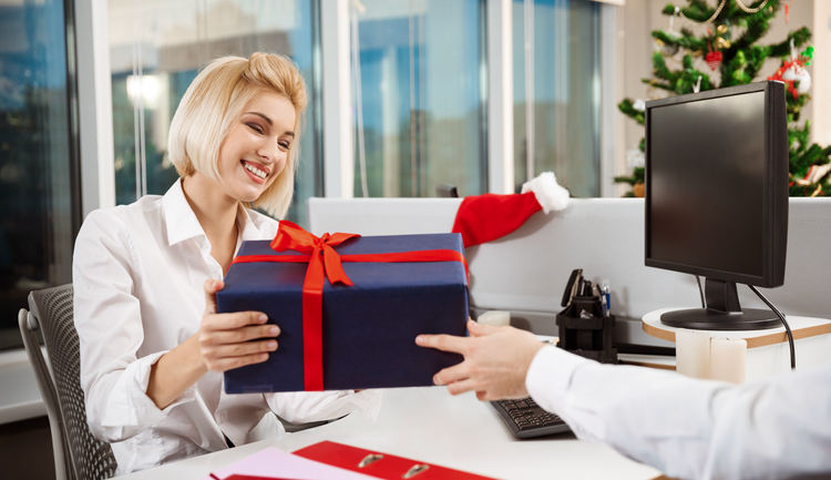 5 Things to Avoid When Planning Your Year-End Gifts